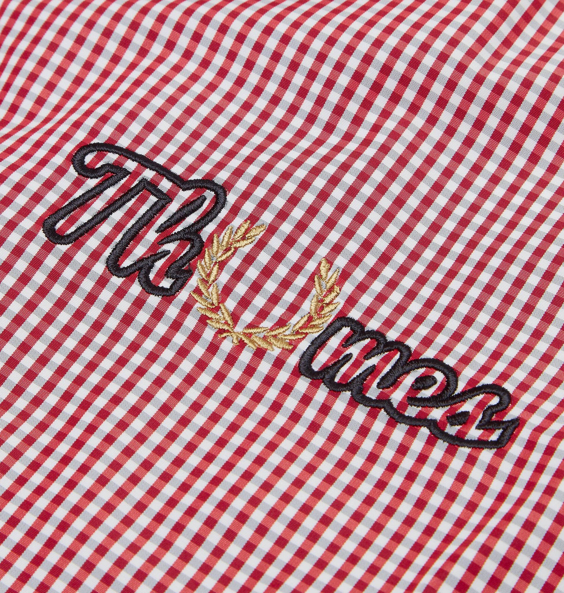 Fred Perry lancia Thames, la collezione ispirata alla routine british